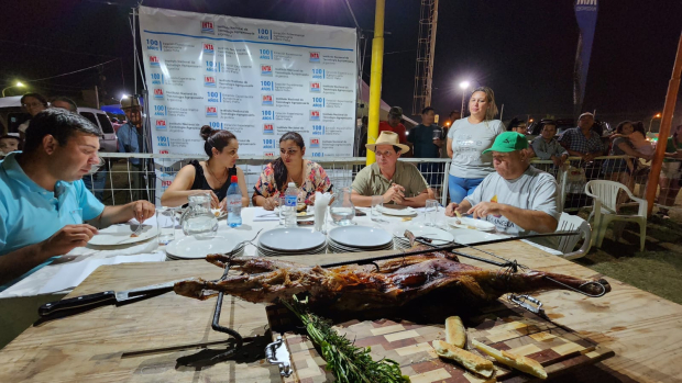 El Municipio de Villa Ángela realizó un concurso de chivo asado a la ...