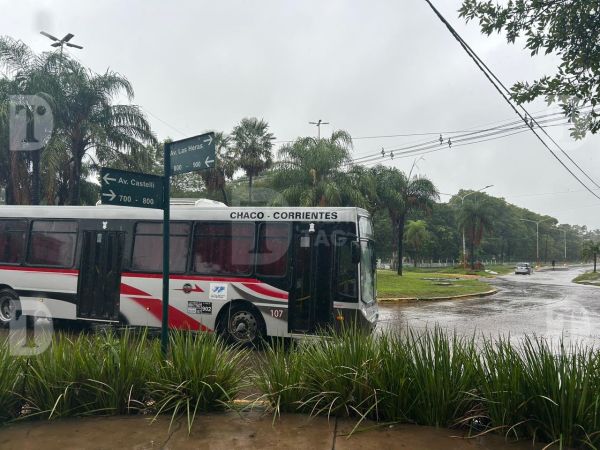 A pesar del mal tiempo el servicio Chaco-Corrientes circula con ...