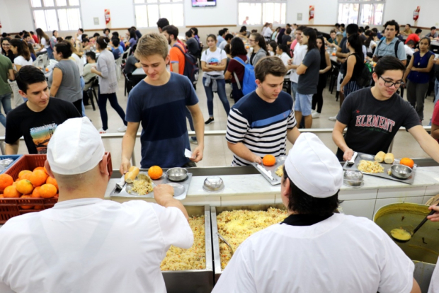 La invitó a una primera cita en el comedor de la UNNE: "Por 300pe te ...