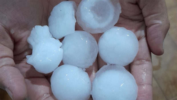 En el interior de la provincia se registró una fuerte caída de granizo ...